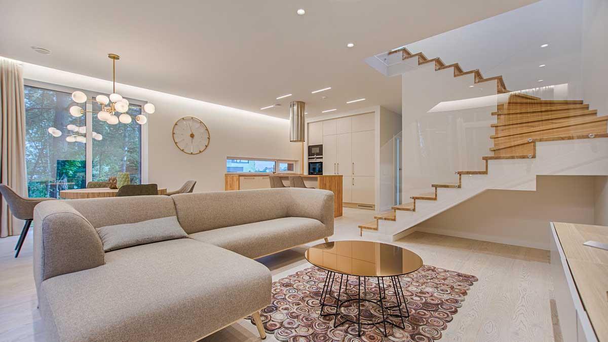 直擊姊與男友「在客廳運動」 妹崩潰：監視器拍得到 - 鏡週刊 Mirror Media