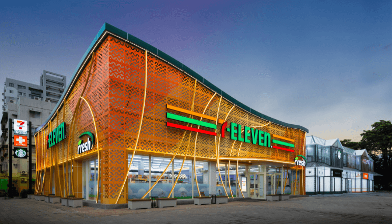 以為是超市！他逛這間7-11「原地嚇到」：很難想像｜東森新聞