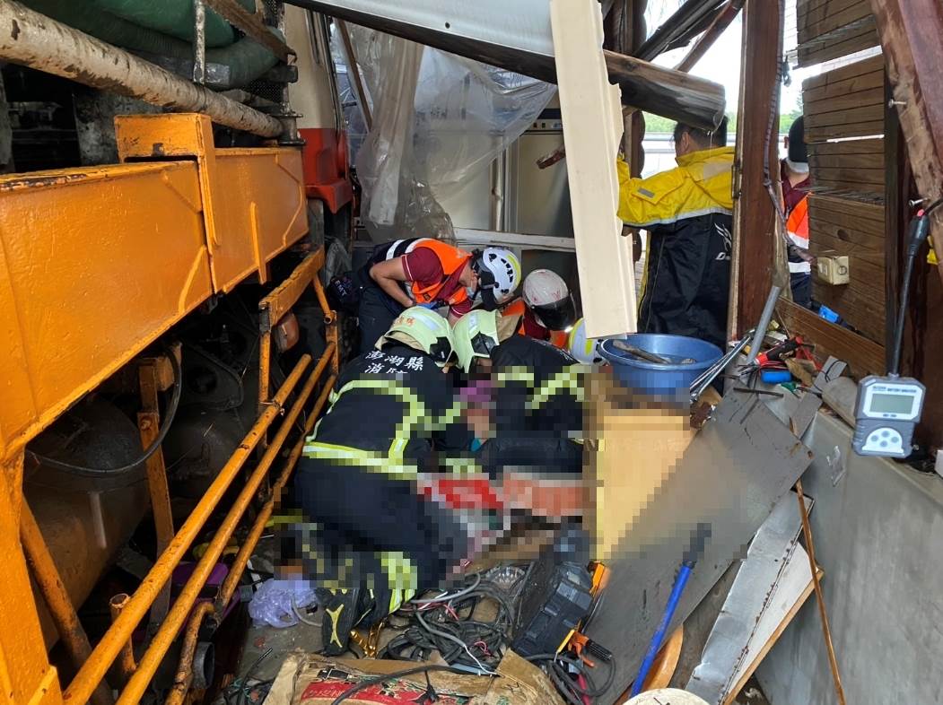 2人車頭阻擋 遭車輾壓困車底...1人OHCA、1人昏迷｜東森新聞