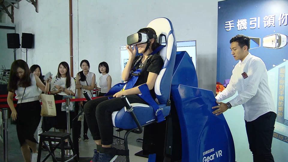 心驚膽顫！360度天旋地轉 VR4D搶先玩｜東森新聞