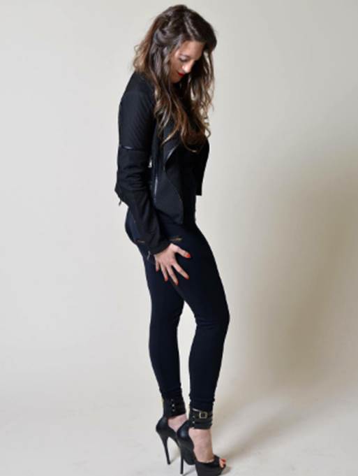 她天生患有「無臉症」 整形100次如今成為了名模｜東森新聞